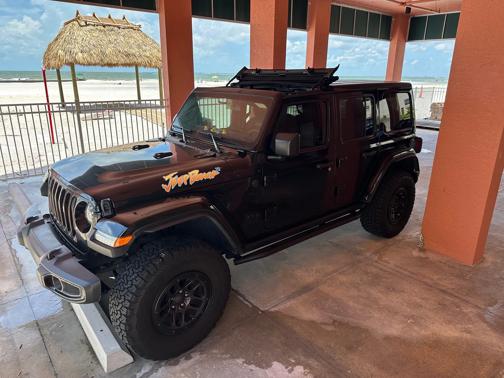 Florida - 2023 Jeep Beach 20th Ann. Edition-V6-XR-15k miles-$35k Last ...