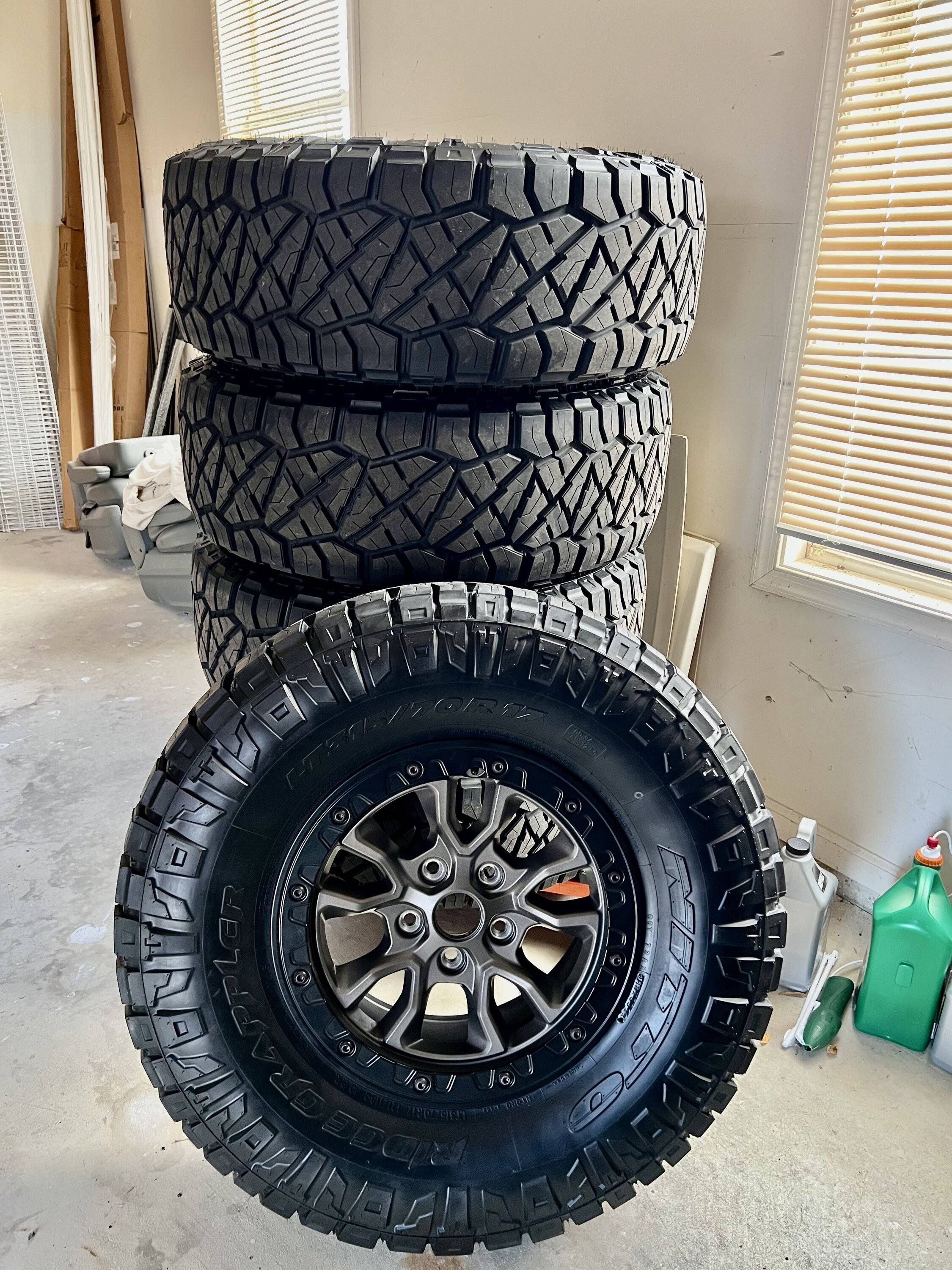 Delaware - 392 Wheels and Tires on 35” Nitto Ridge Grapplers (5) | Jeep ...