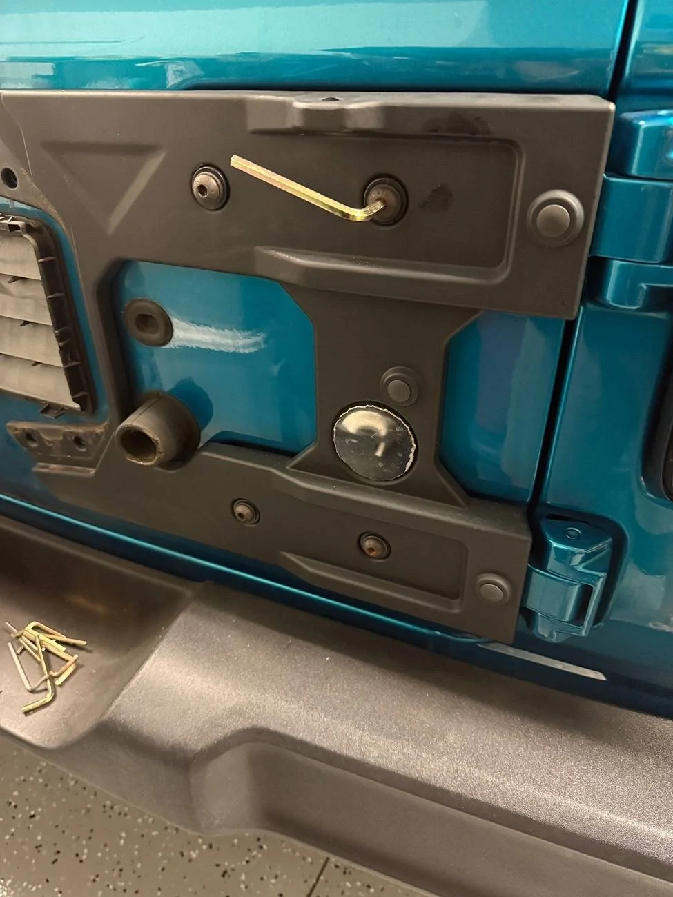 Mopar Swing Gate Reinforcement Removal | Jeep Wrangler Forums (JL / JLU ...